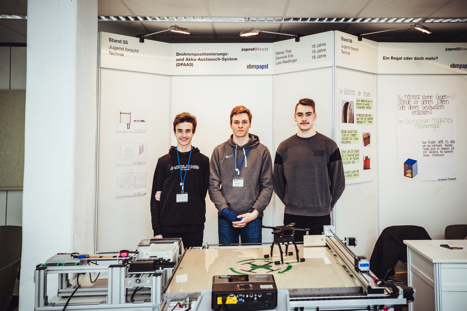 Drohnenpositionierungs- und Akku-Austausch-System (DPAAS) - Jugend ...